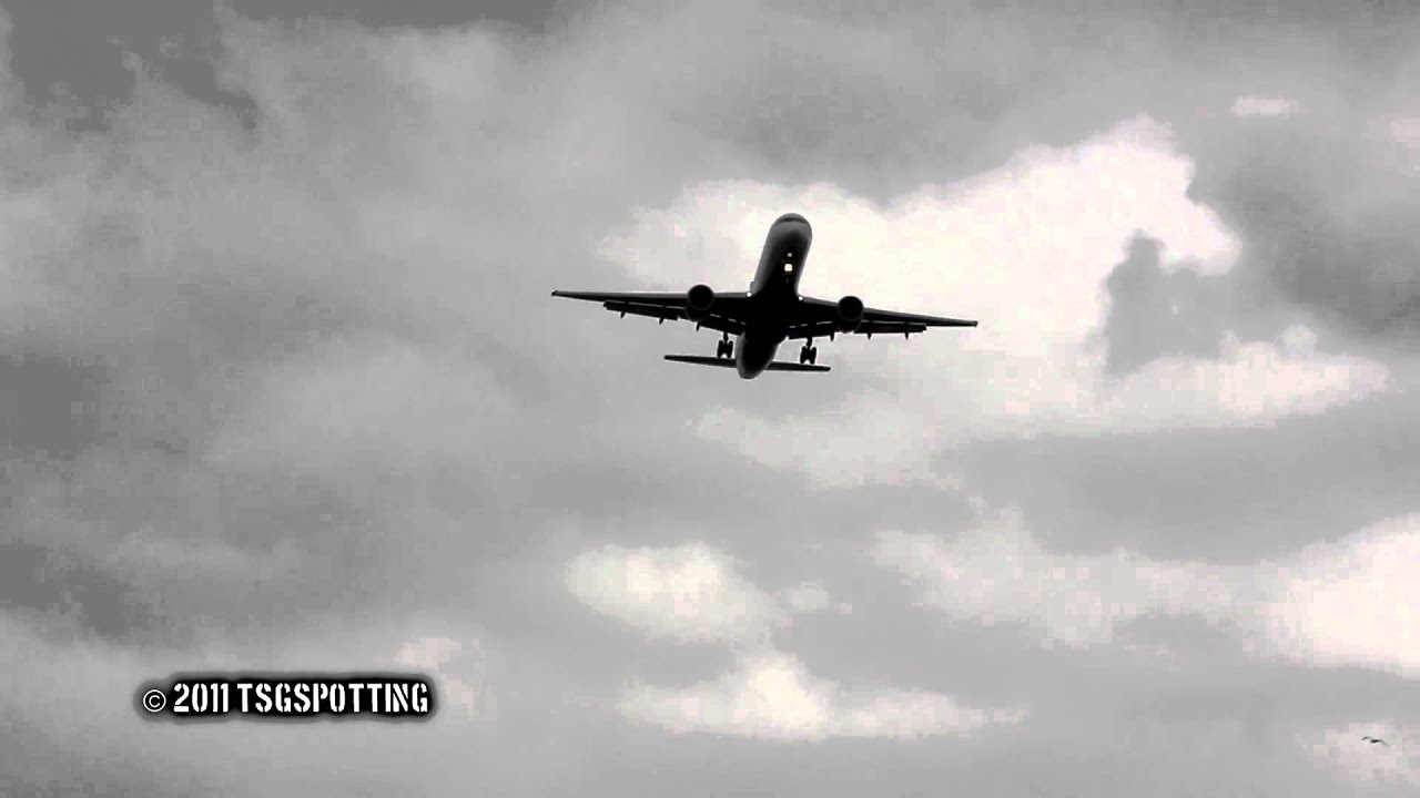 [HD] Delta 757-200 Crosswind Landing - YouTube