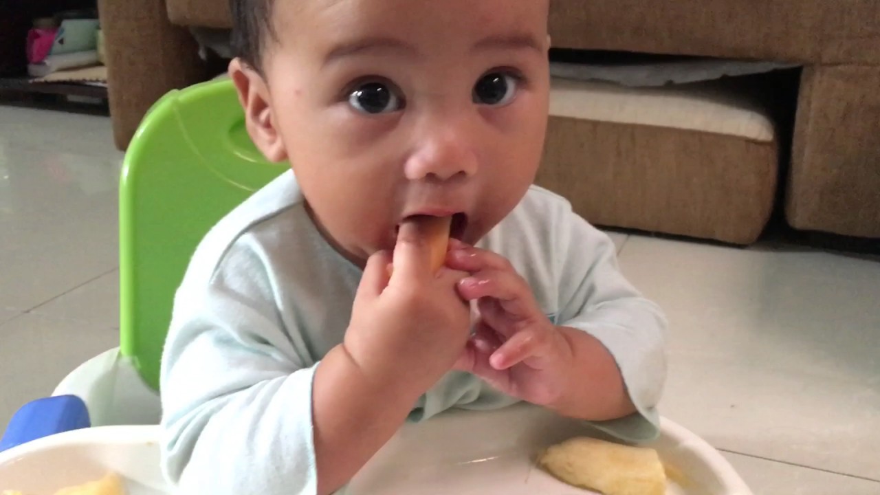 Dipa Baby Led Weaning - Day 1 - YouTube