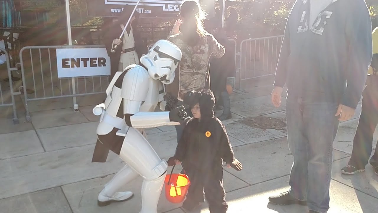 MONKEY MEETS STORMTROOPER! - YouTube