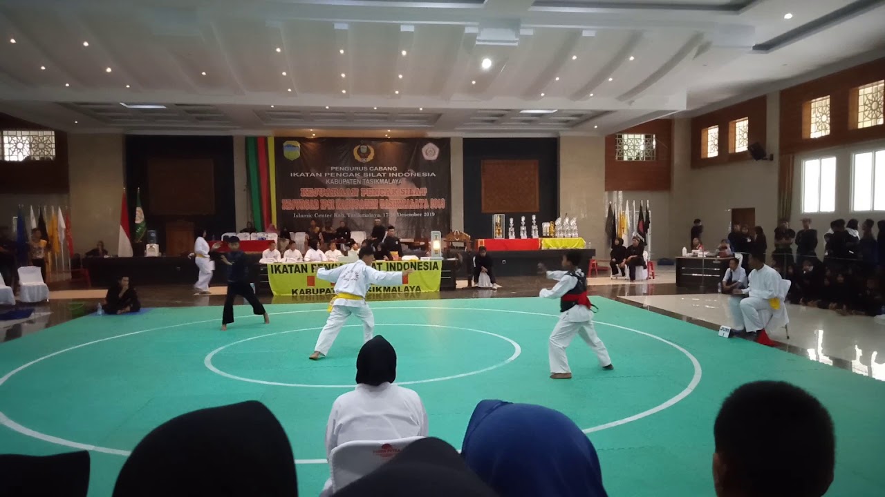 Pencak silat ,, tanding semi final usia dini , ih madep tendangan nyah ...