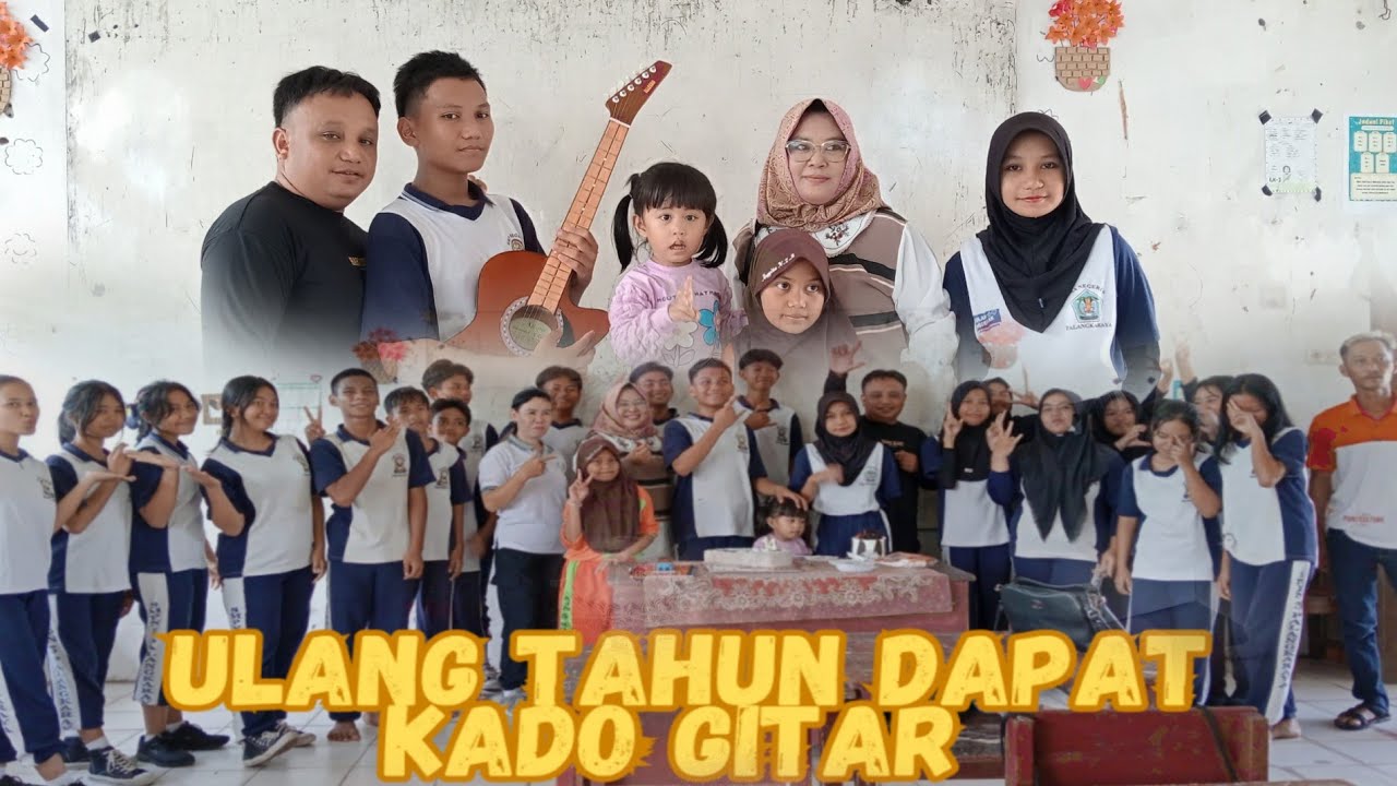 GAK NYANGKA ‼️DAPAT KADO GITAR 🎸🎸 ⁉️ABANG RADIT ULANG TAHUN NYA DI ...