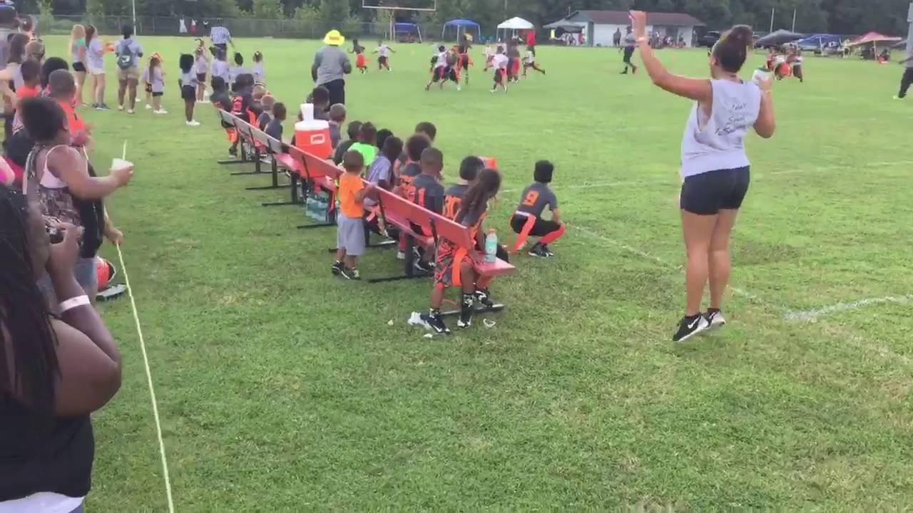 Quack runnin a touchdown(flag football) Zpal bulldawgs - YouTube