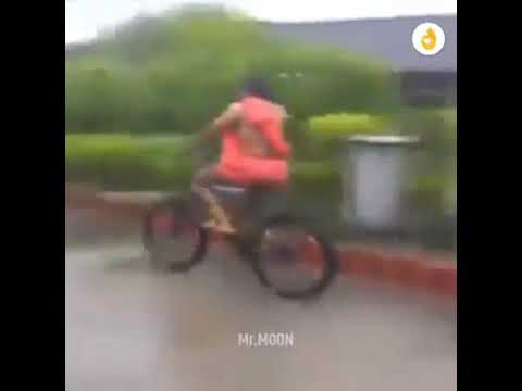 Baba Ramdev funny scene🤣🤣|| Falling from cycle|| - YouTube