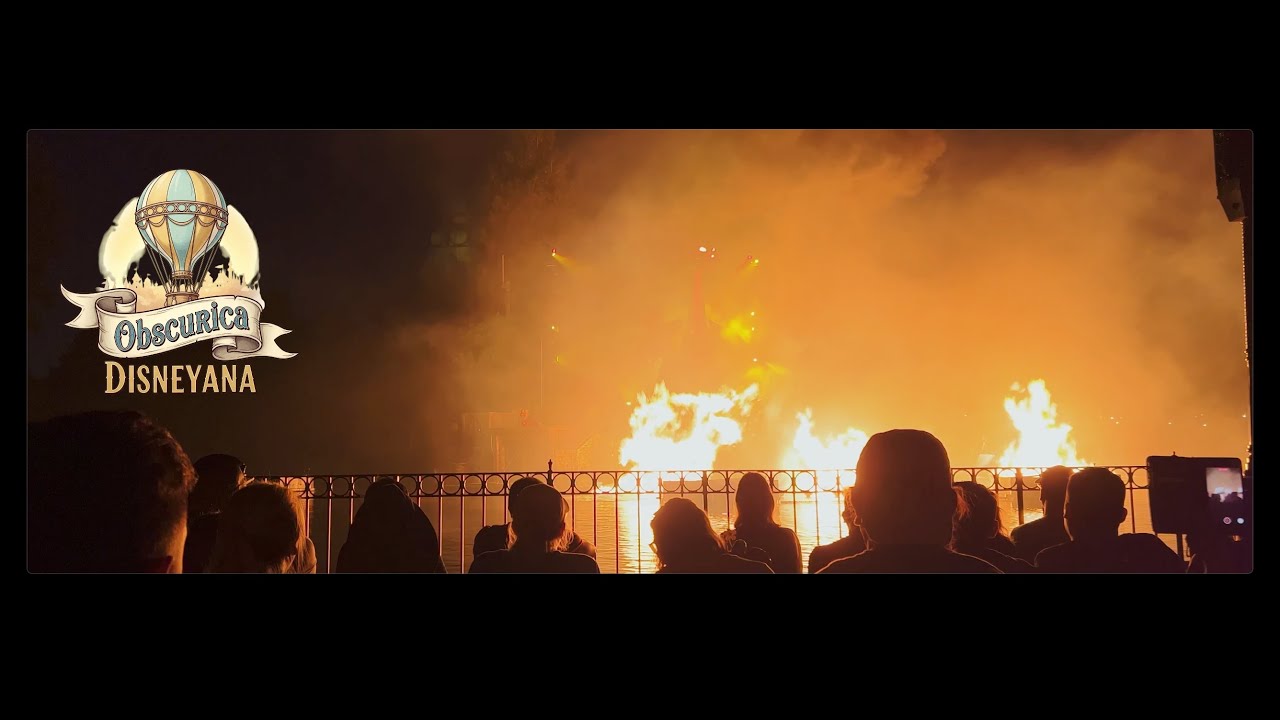 Disneyland - Fantasmic! Murphy the Dragon in full anamorphic. - YouTube