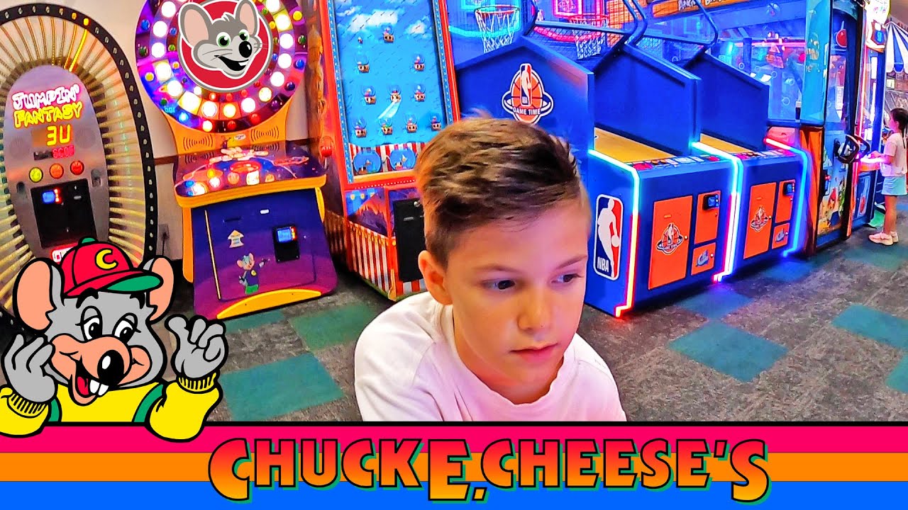 PLAYING KIDS ARCADE GAMES AT CHUCK E CHEESE FAMILY FUN VIDEO FOR ...