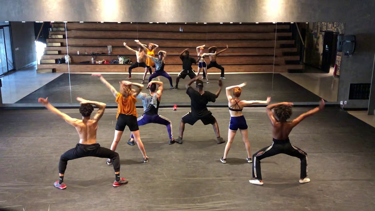 Flash Pose // Show Version // Pabllo Vittar Ft Charli XCX - YouTube