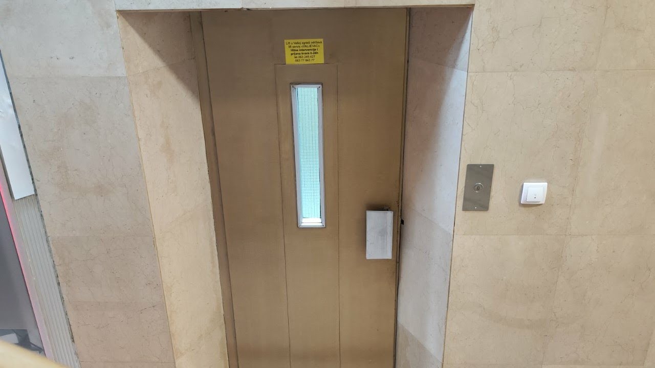 Horrible mod! Daka (modded) single-speed lift - Kneza Mihaila 20, Stari ...