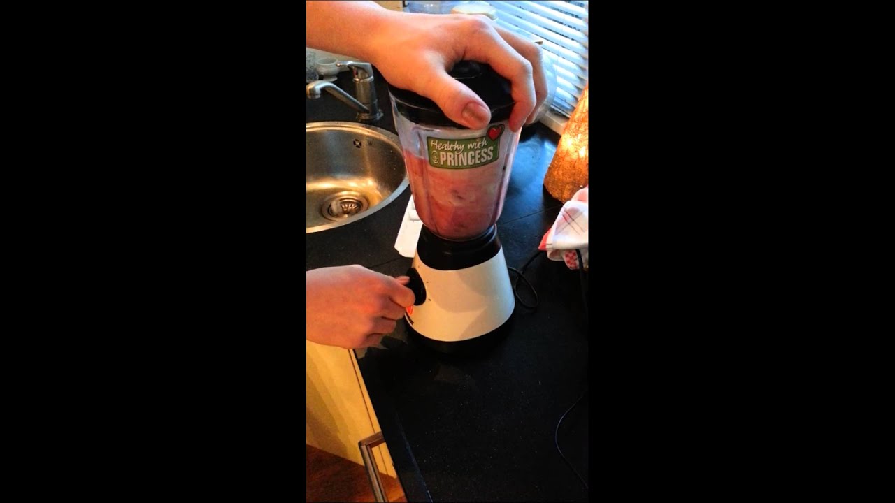 How to make a Red Bull Smoothie? / Hoe maak ik een Red Bull Smoothie ...