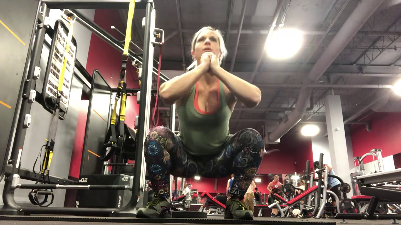 Workout!! V-ups, burpees, Russian twists, squat side kicks - YouTube