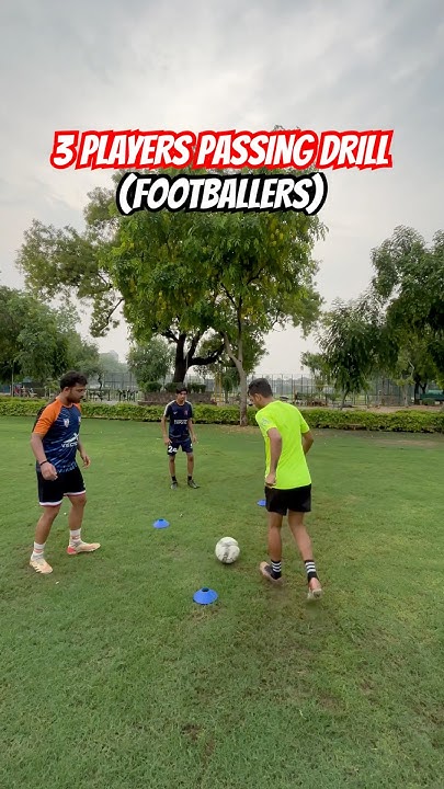 3 Player Passing Drill ⚽️ #footballdrills #footballtraining #passingdrillssoccer #footballshorts ...