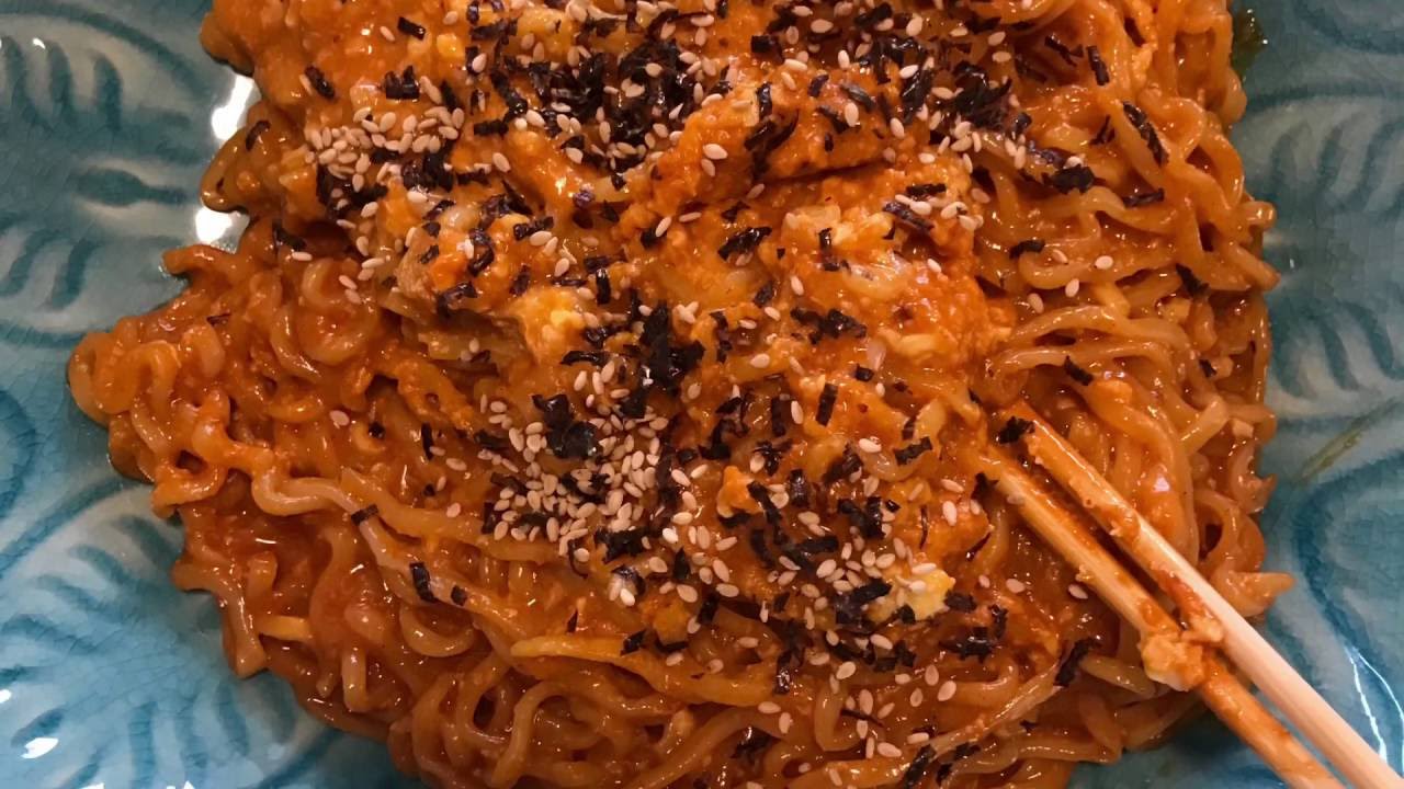 Cooking mild SamYang noodle - YouTube
