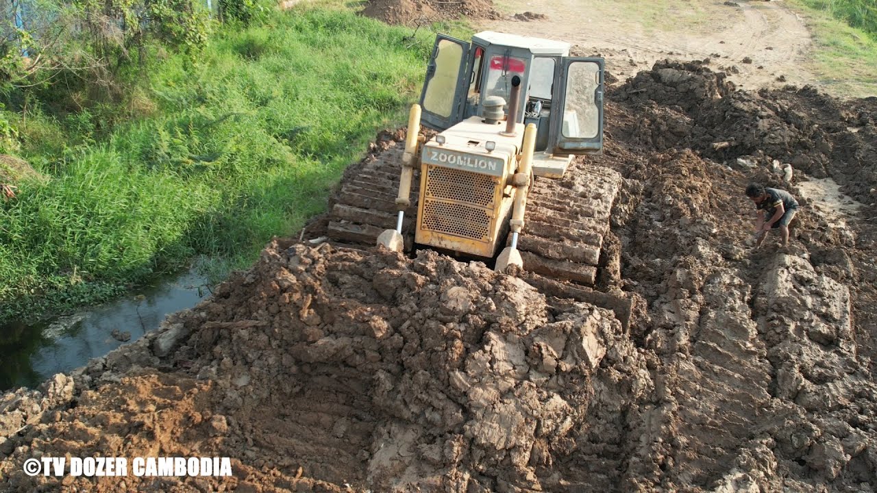 Wonderful Zoomlion Dozer Equipment Moving Mud Hard Push To Slope & Dump ...