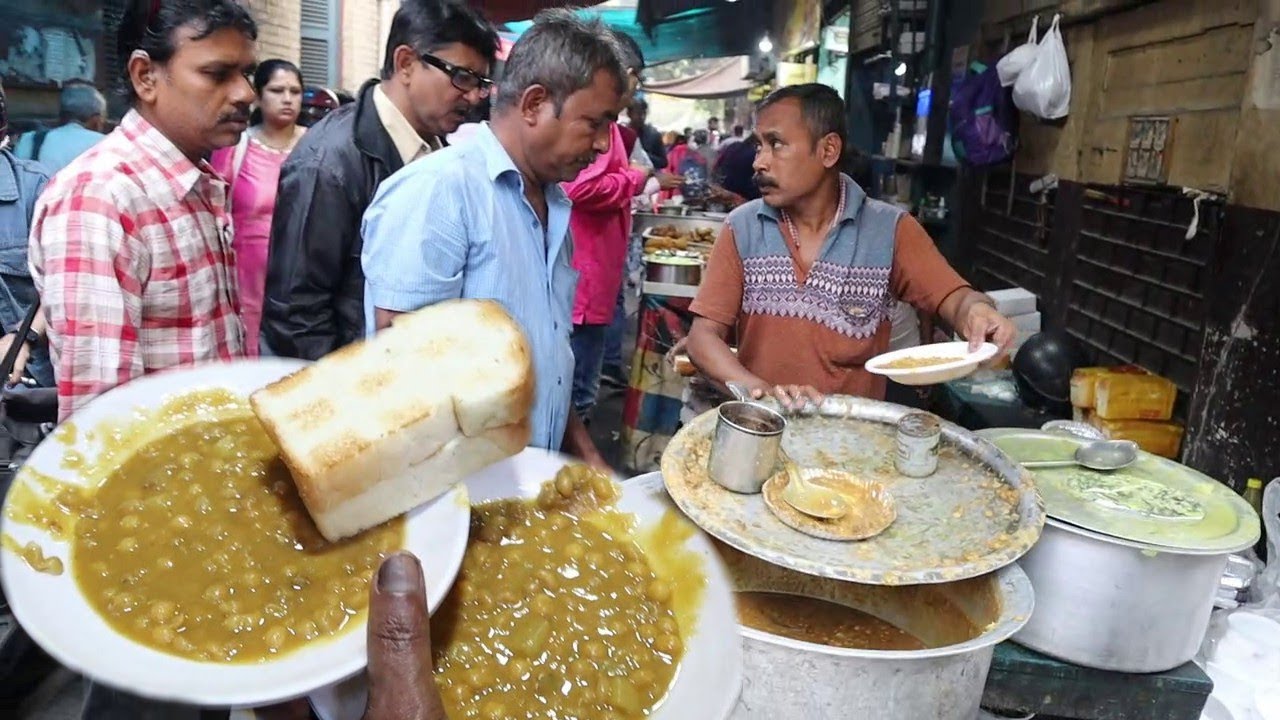 Indian People Crazy for Famous Ghugni Pauruti - 27 Rs/ Plate - Chitto ...