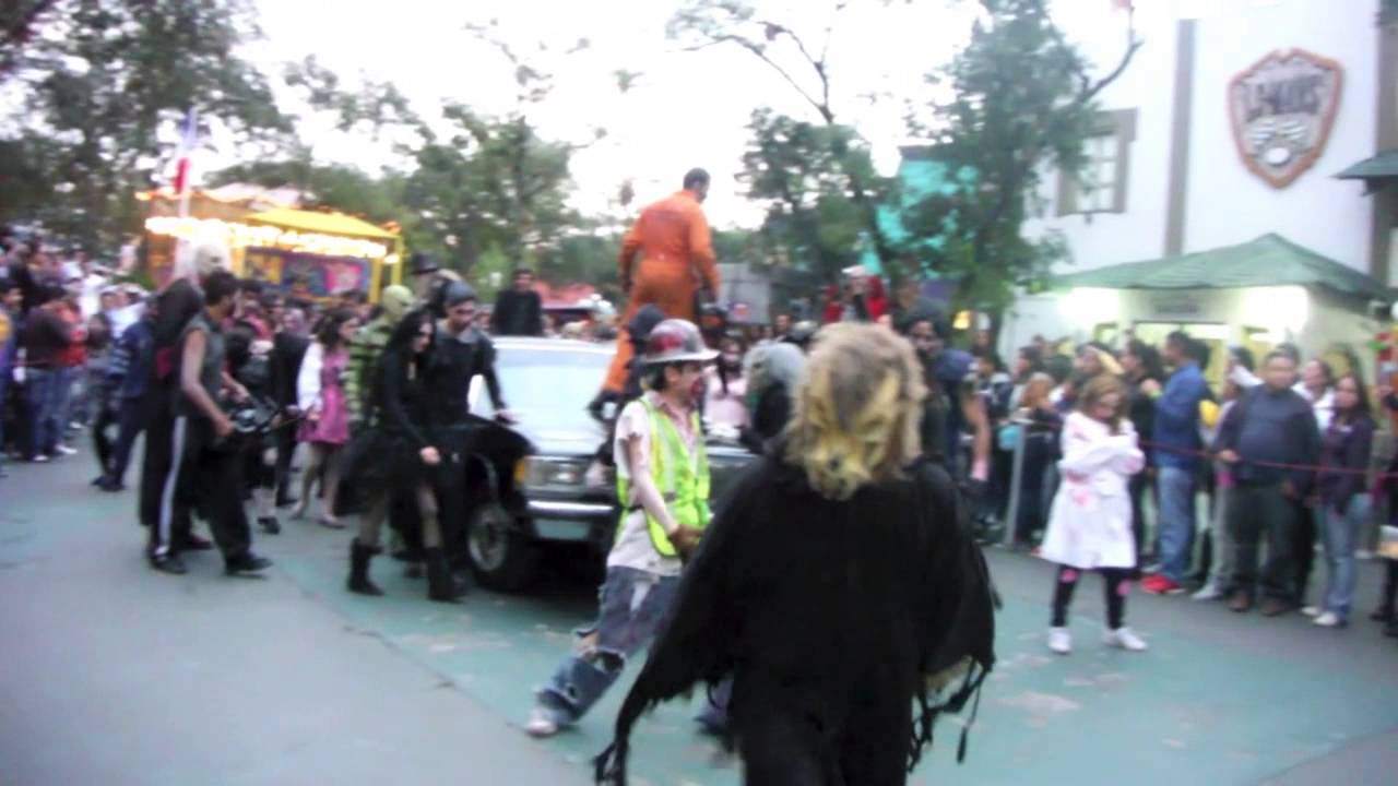 zombies six flags - YouTube