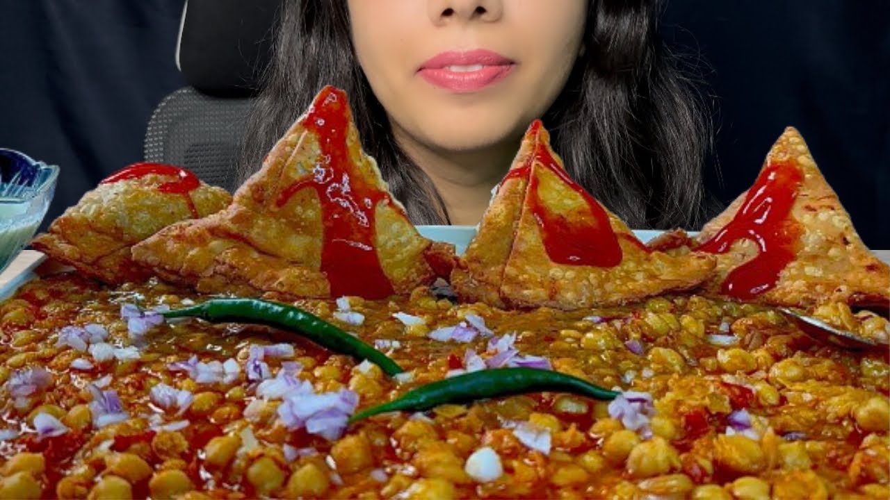 Cooking & Eating Samosa with Ghugni & Raita | Samosa Chaat | Recipe ...