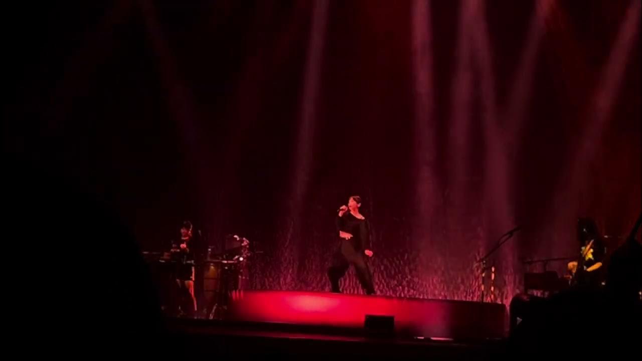 MITSKI - Happy - TLIIASAW tour - live in Paris @ Grand Rex - 17 May 2024 - YouTube