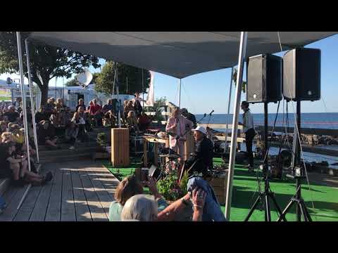 Trine Dyrholm synger Avenuen af Kim Larsen på Folkemødet 2019