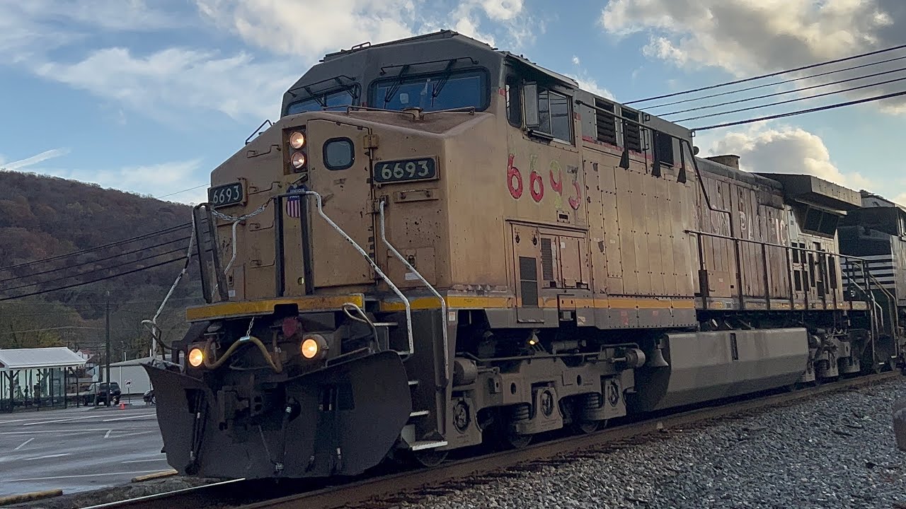 NS 178 W/UP 6693 Leading - YouTube