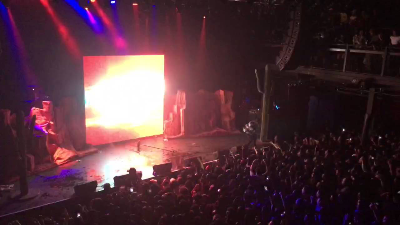 Travis Scott "Impossible" Live In DC - YouTube