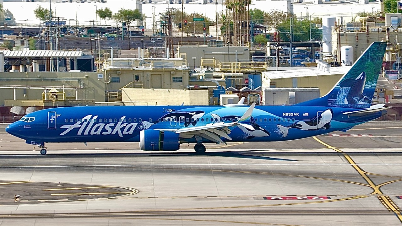 Busy Afternoon at Phoenix | Alaska 'West Coast Wonders' & Condor 767 ...