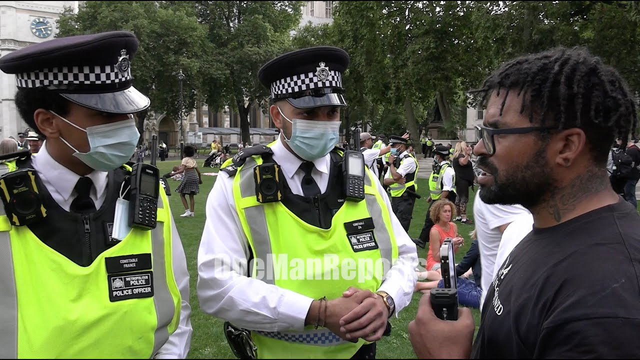Met Police encourages Danny Roscoe to leave Parliament Square - YouTube