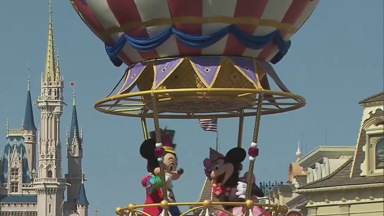 Disney cast members fighting with union - YouTube