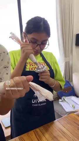 Divya cake studio #cakeworkshop - YouTube