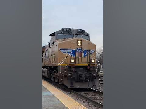 UP 7652 leads a Massive Manifest through Elmhurst - YouTube