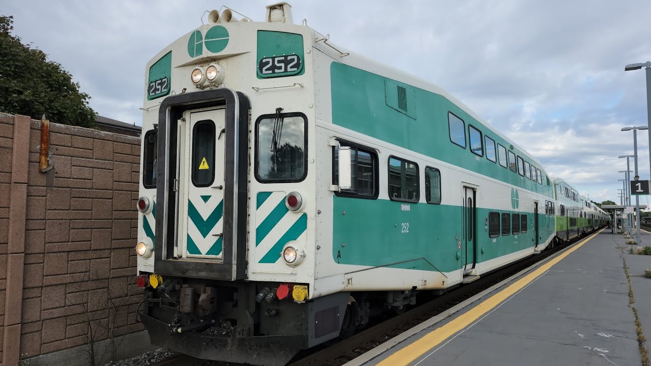 (Old Cab Car) GO 1723 - 252 With 664 Departing Clarkson - YouTube
