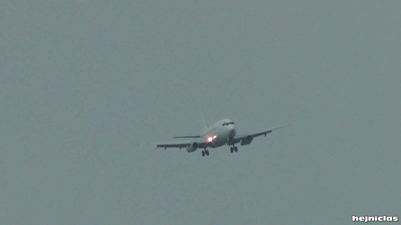 BOEING 737-200 LANDING at Heathrow Airport. Runway 09L. [HD] - YouTube
