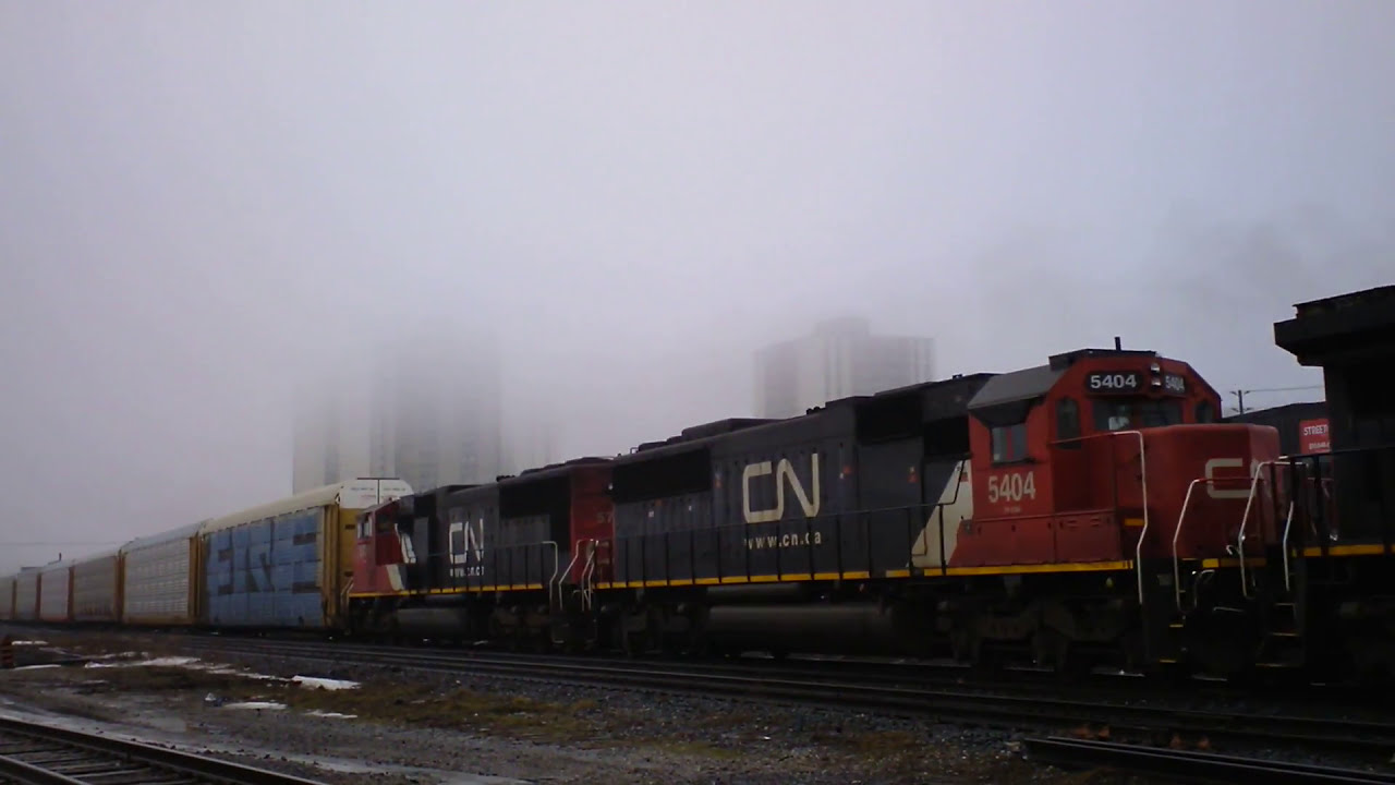 01.22.18 CN 2154 Leads Mixed Freight in the Fog and Rain - YouTube