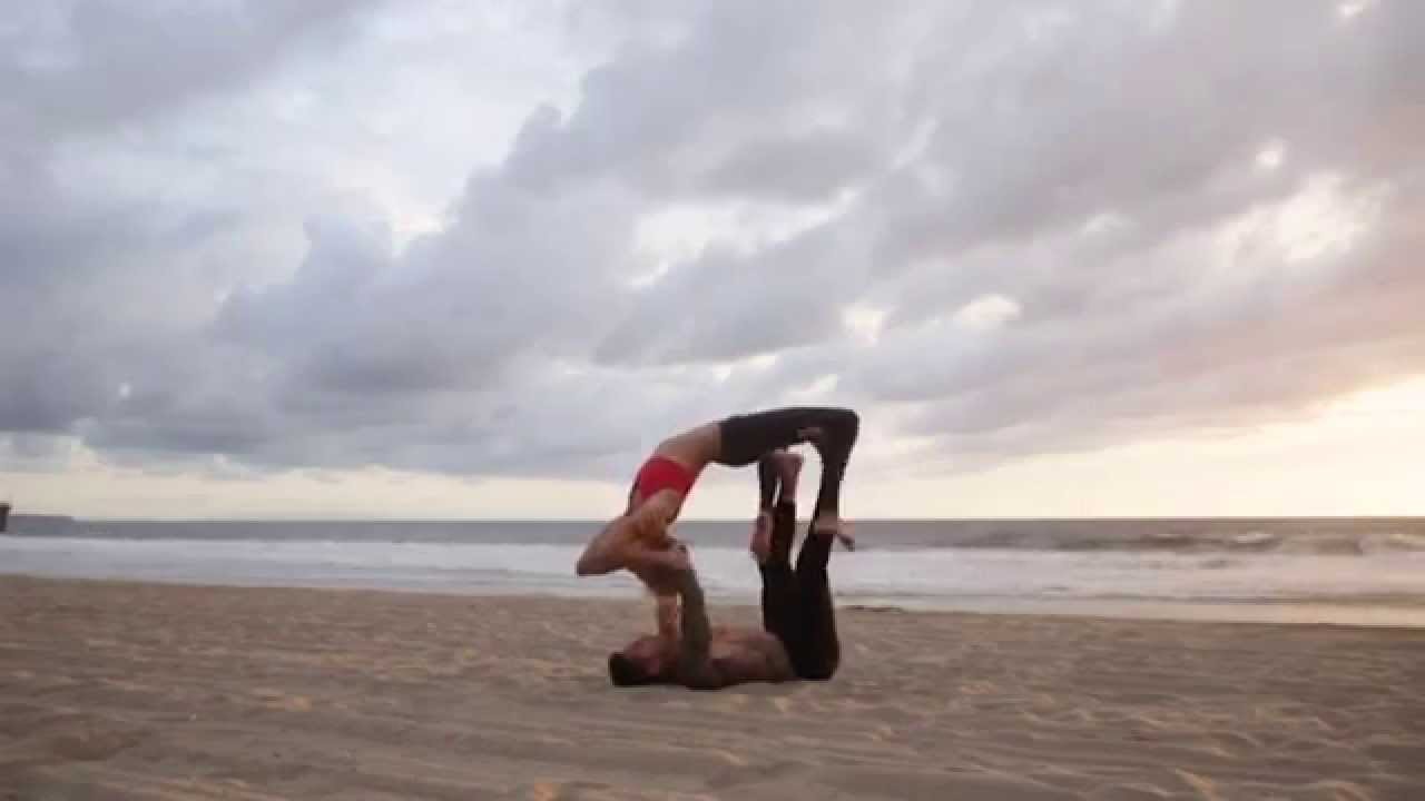 Ashleygalvinyoga And Dylanwerneryoga Washing Machine Acroyoga Flow Youtube