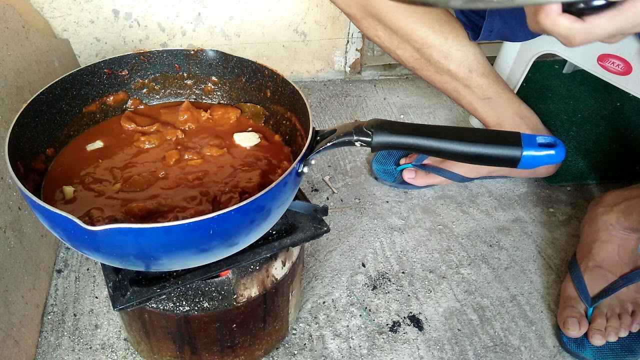 Marc Barredo Cooking Moments of Cheesy Beef Caldereta using Kalan De ...