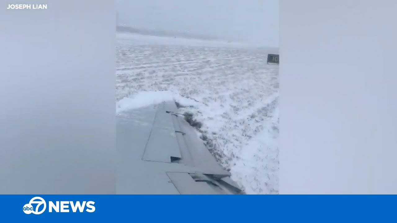 Plane slides off runway at Chicago airport during snowstorm - YouTube