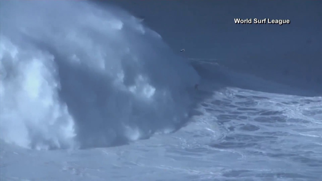 80-foot wave in Portugal gives Brazilian surfer world record - YouTube