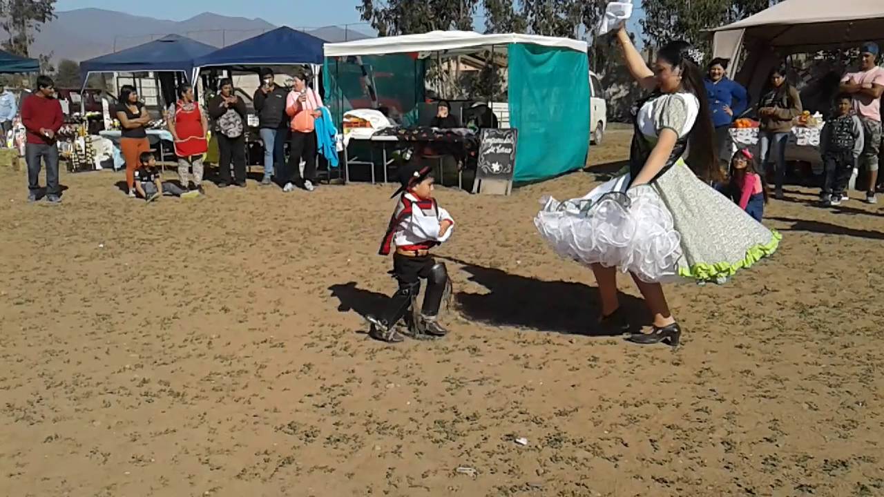 Cueca de niñito de 4 años - YouTube