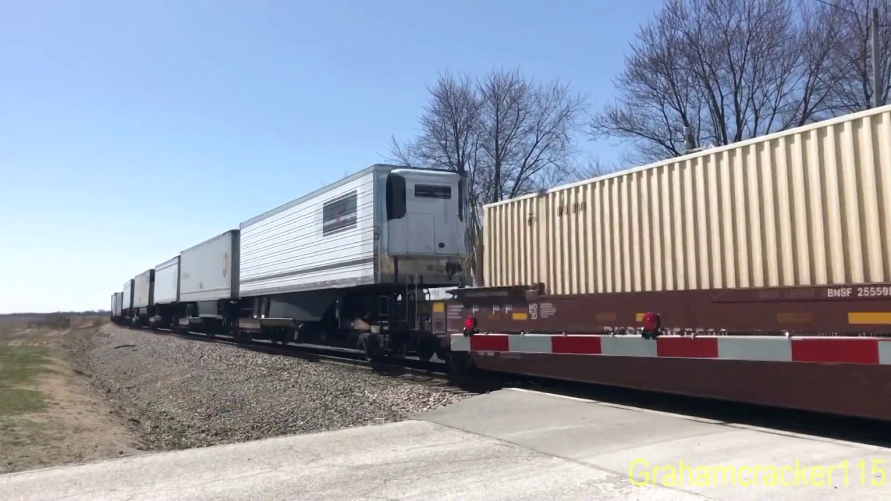 BNSF Intermodal Container Train Golden, IL 4/7/2018 - YouTube