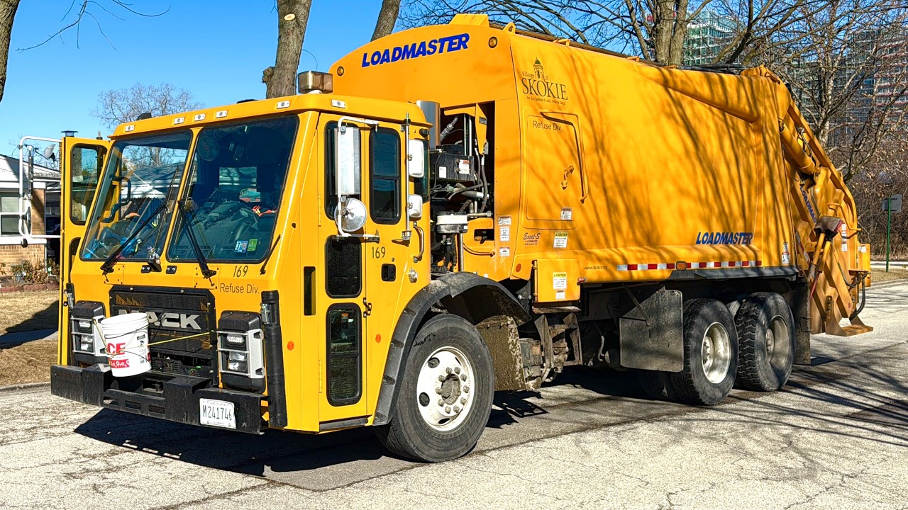 Skokie Mack LR Loadmaster Excel Rear Loader Garbage Truck - YouTube
