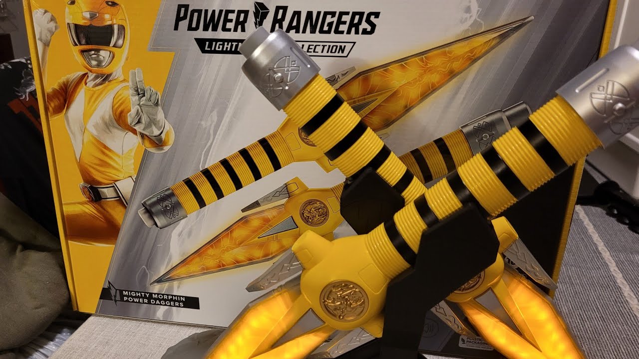 Hasboro LC- Yellow Ranger Daggers - YouTube