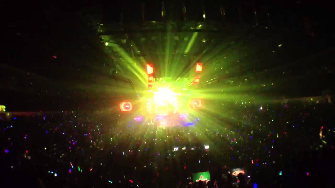 Hardwell "Spaceman" LED OMFG NYE 2013 LIVE - YouTube