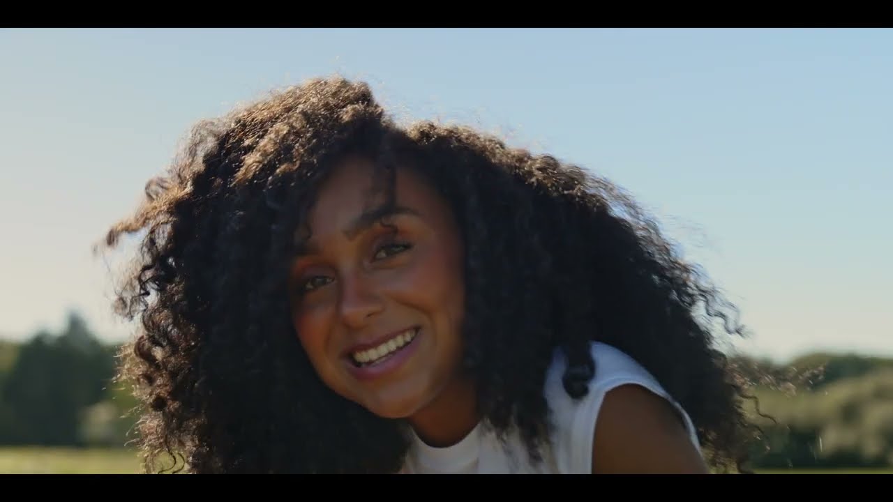 Amy Maria | MEANT TO LOVE (official music video) - YouTube