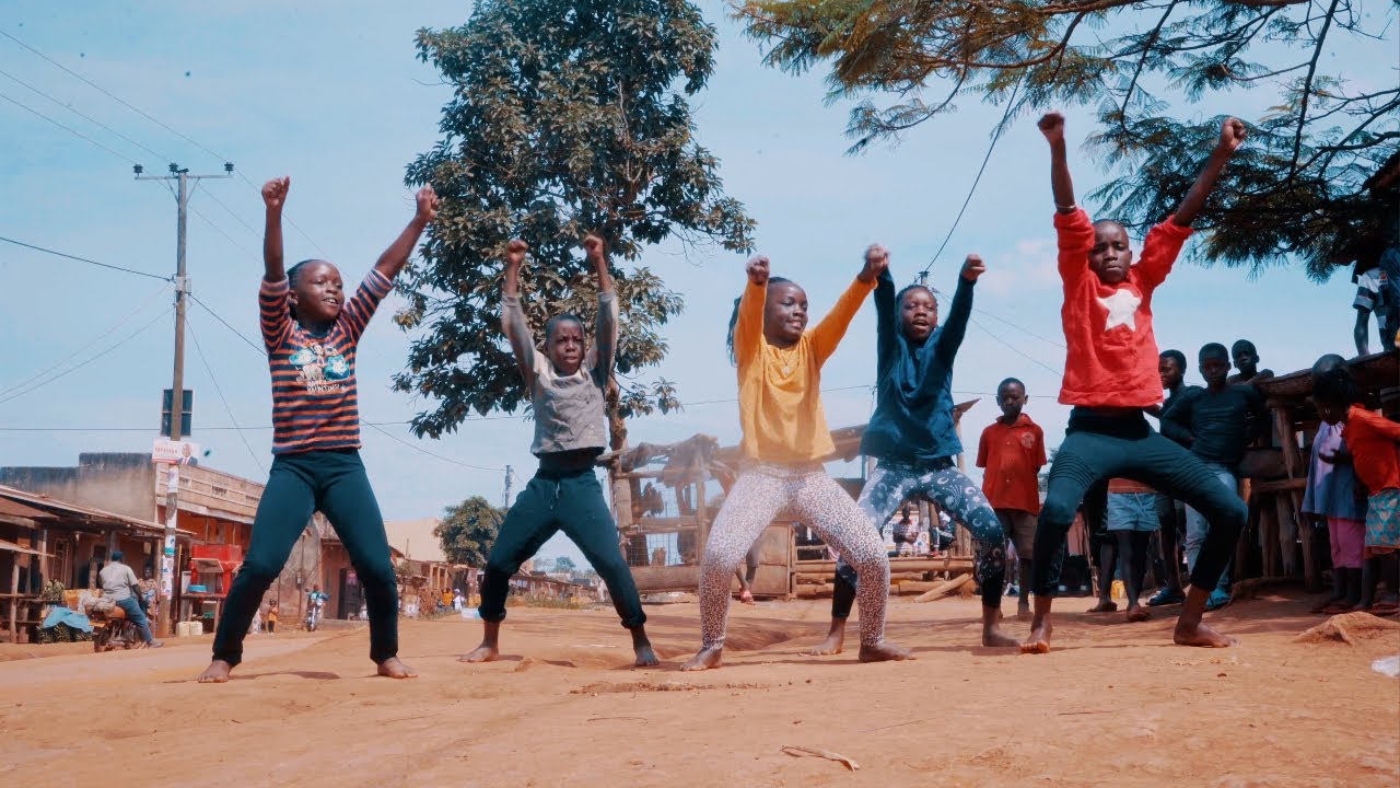 Masaka Kids Africana Dancing Love Generation Ft. Bob Sinclar - YouTube ...