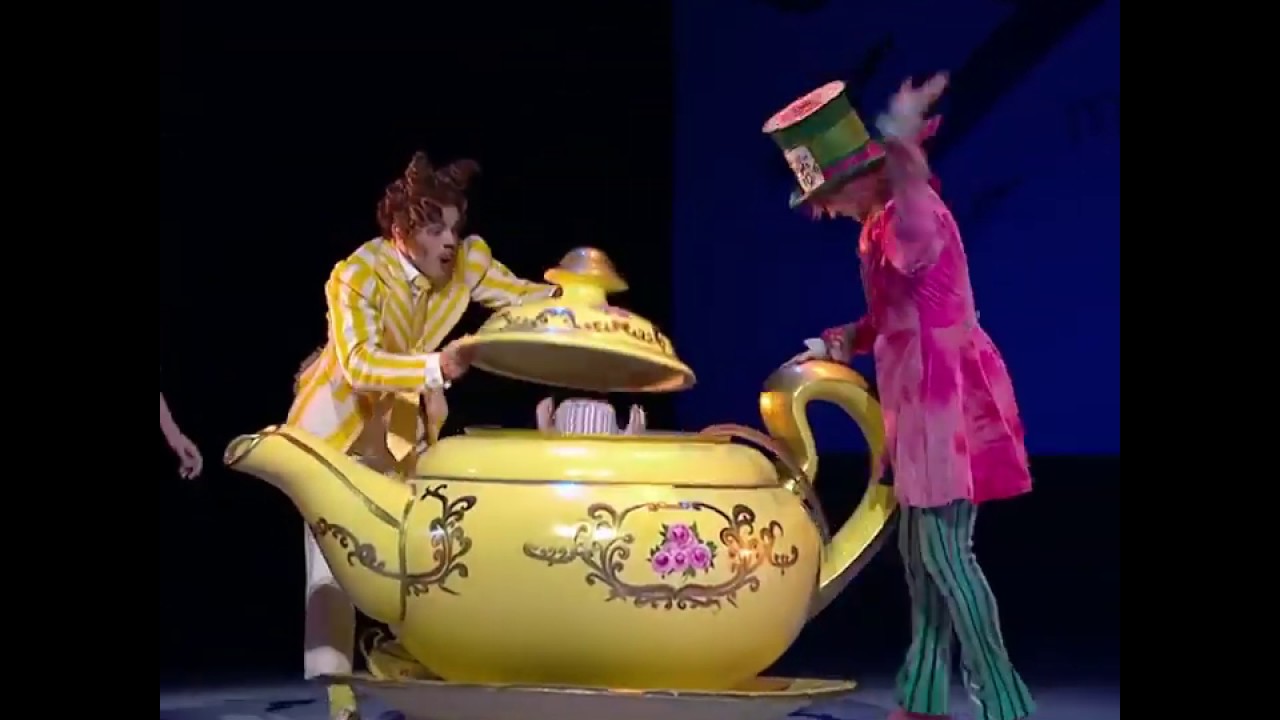 The Royal Ballet's Alice's Adventures in Wonderland... - YouTube