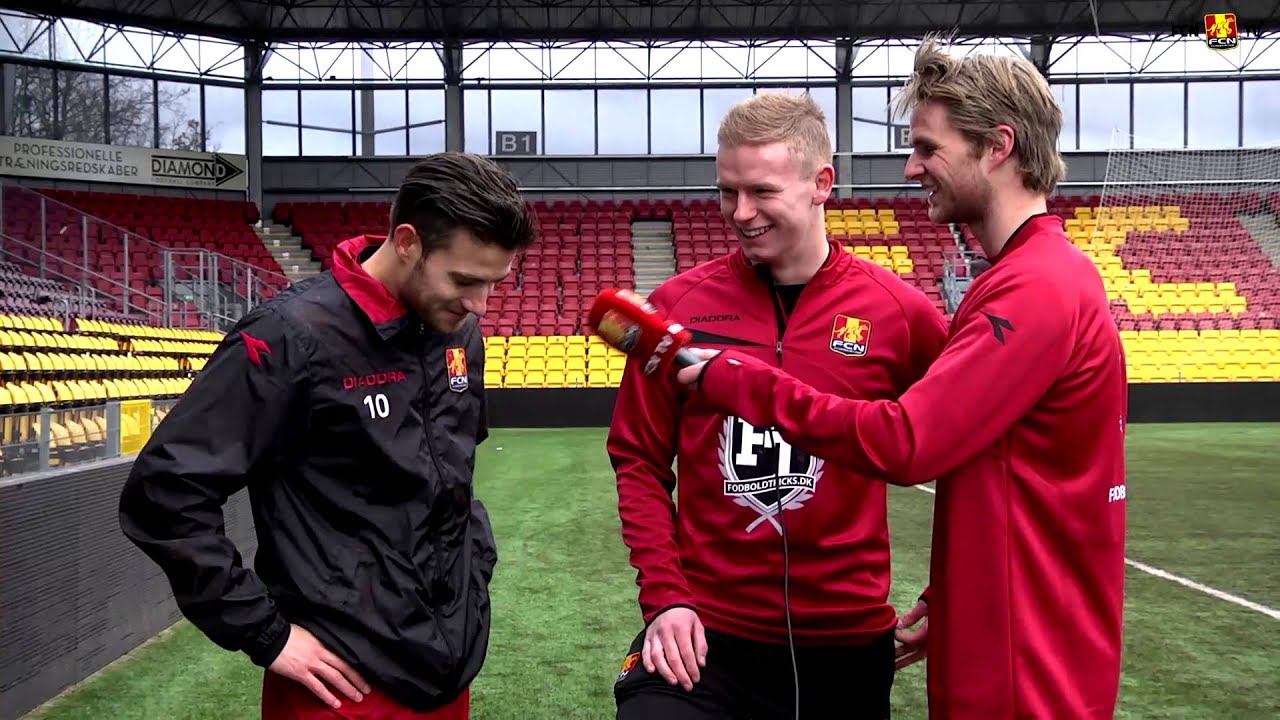 Fodboldtricks med Vingaard - YouTube
