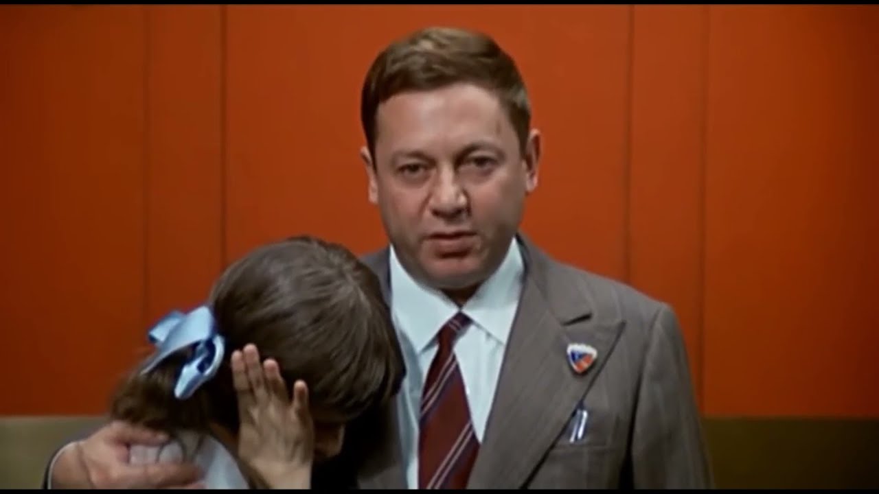 Fantozzi e gli Auguri di Natale e Buon Anno Nuovo #PaoloVillaggio - YouTube