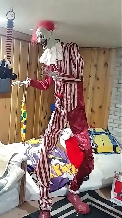 Spirit Halloween creepy towering clown animatronic but fast😂😂😂 - YouTube