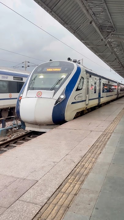 Day108, agra to Varanasi in vandebharat,#shorts#train#dailyvlog#minivlog#food#grwn#vlog#ytshorts ...