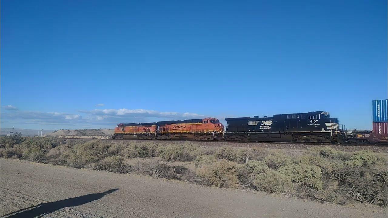 EB BNSF Port Stack Train Feat NS And Duo Rear DPUs At Hodge Ca! #bigbossrailfanner - YouTube