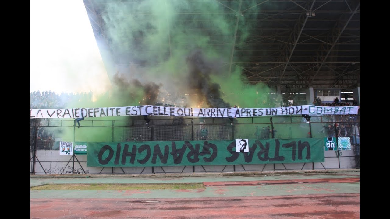 MOB vs USMA: Ambiance des Crabes + Animation Ultras Granchio et Ultras Saldae Kings - YouTube
