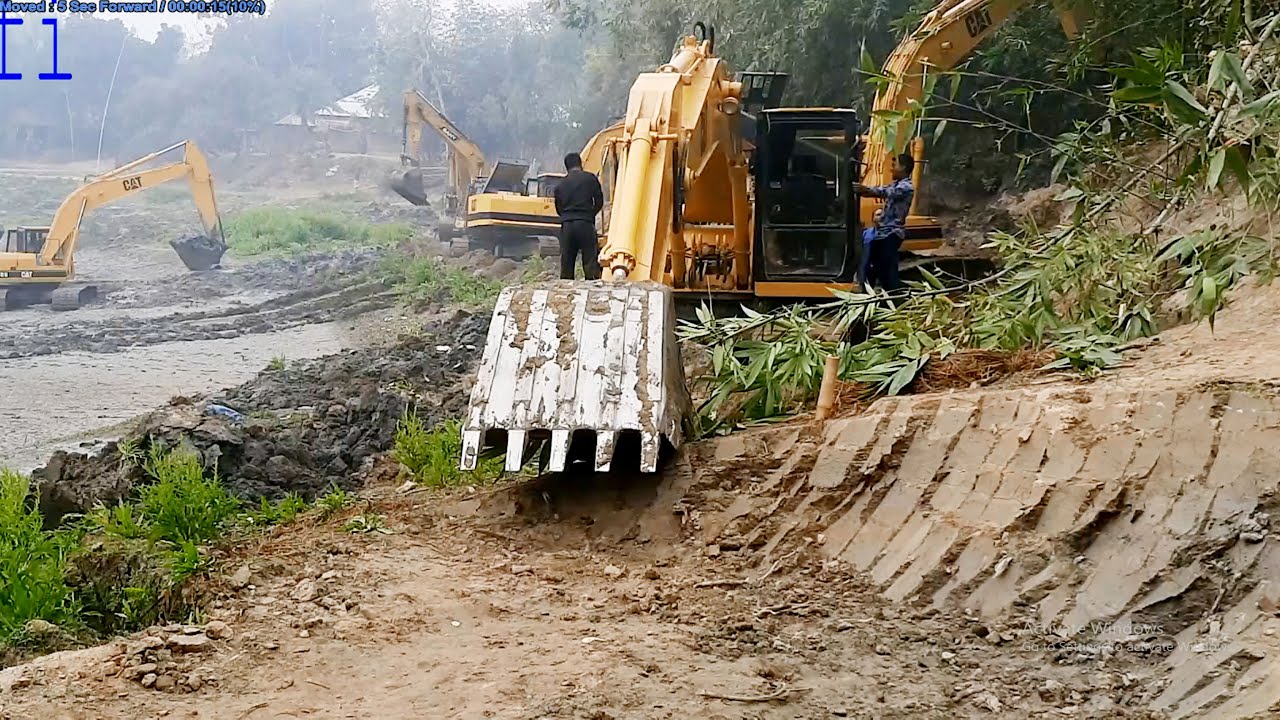 veku 25 Watch the video of river excavation work how Vecu car makes ...